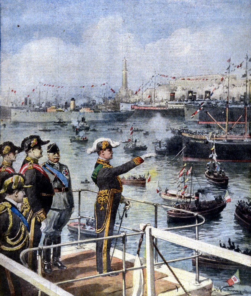 Visit of Benito Mussolini in Genoa. The Duce greets the city from the ...