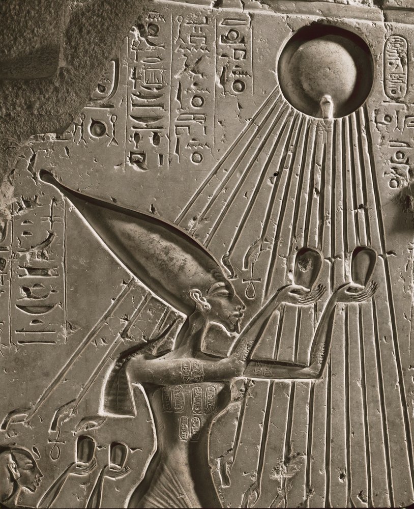 The royal family of Amenophis IV Akhnaton offers a sacrifice to Aton ...