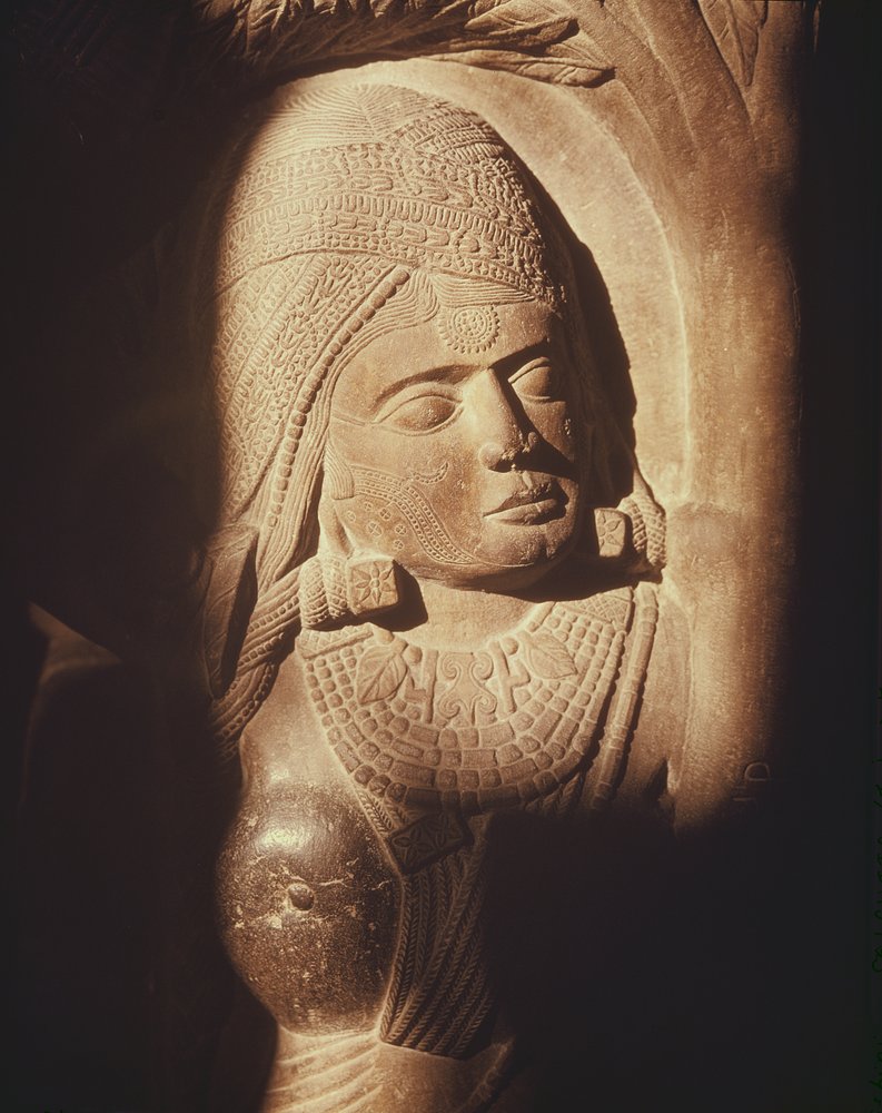 The head of a yakshini, from the gate of a Buddhist stupa at Bharhut ...