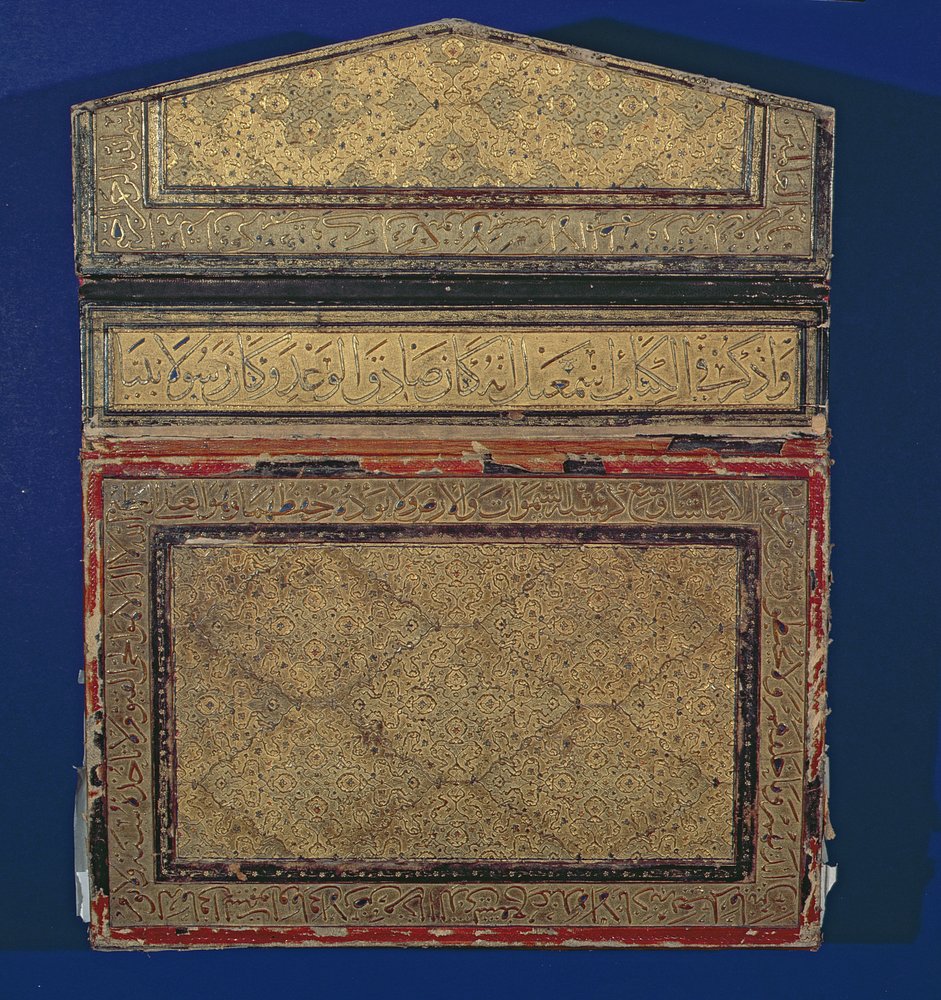 Outer face of a Koran case with gilded eslimi design of sura 56 in thulth