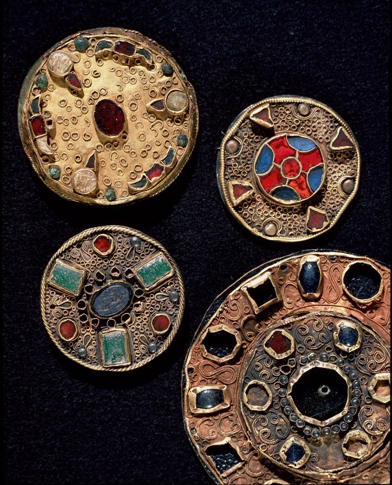 Archaeology of the Middle Ages. Barbarian art of Gaul: fibulae in gold ...
