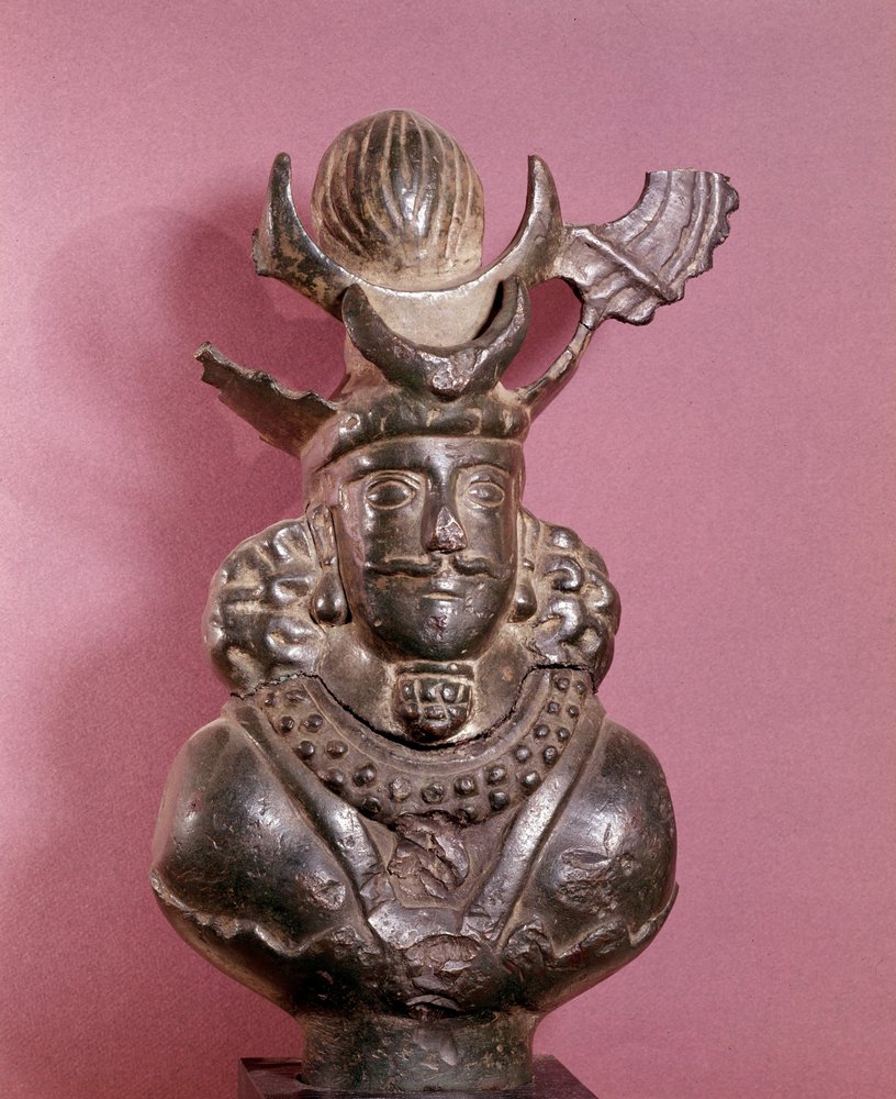 Bust of a Sassanid king in bronze, he wears the royal outfit, with ...