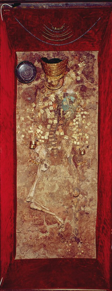 Mummy with gold crown and grave goods by Scythian