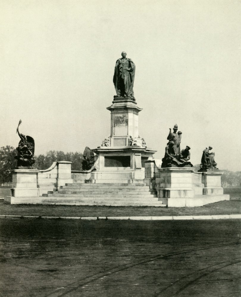 Statue of Lord Curzon at Entrance to Victoria Memorial Hall