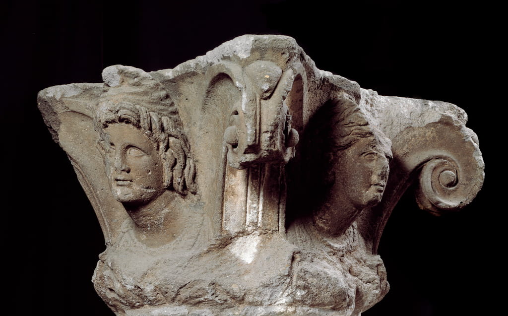 Etruscan civilization: decorated column capitals from the tomb ...