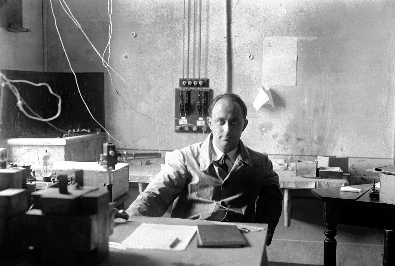 The Italian physicist Enrico Fermi in the laboratory