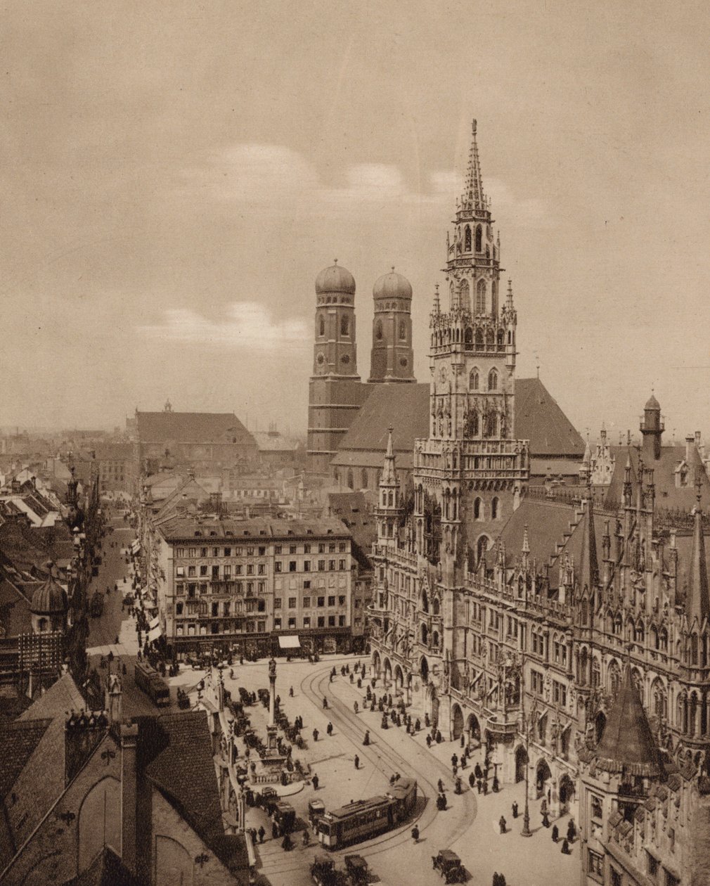 Munich: Marienplatz with New Town Hall