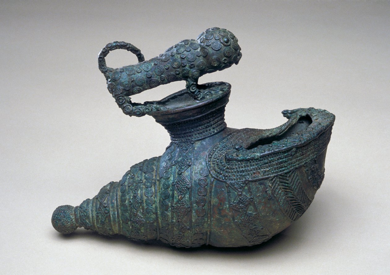 Shell vessel with animal, Igbo-Ukwu, 9th - 10th century