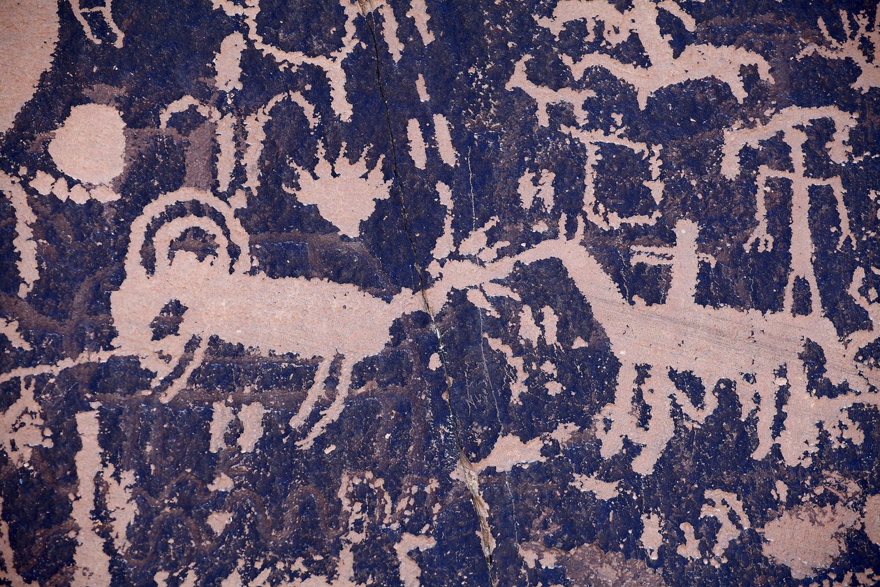 Newspaper Rock. Indian Petroglyphs of North America of Navajo tribes ...