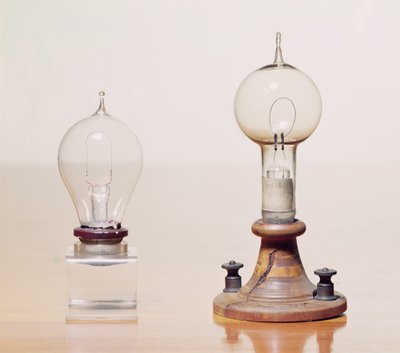 Who Created The First Working Light Bulb | Shelly Lighting