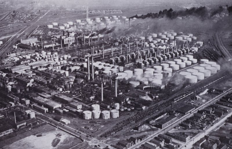 Chicago: A Neighboring Oil Refinery from the Air